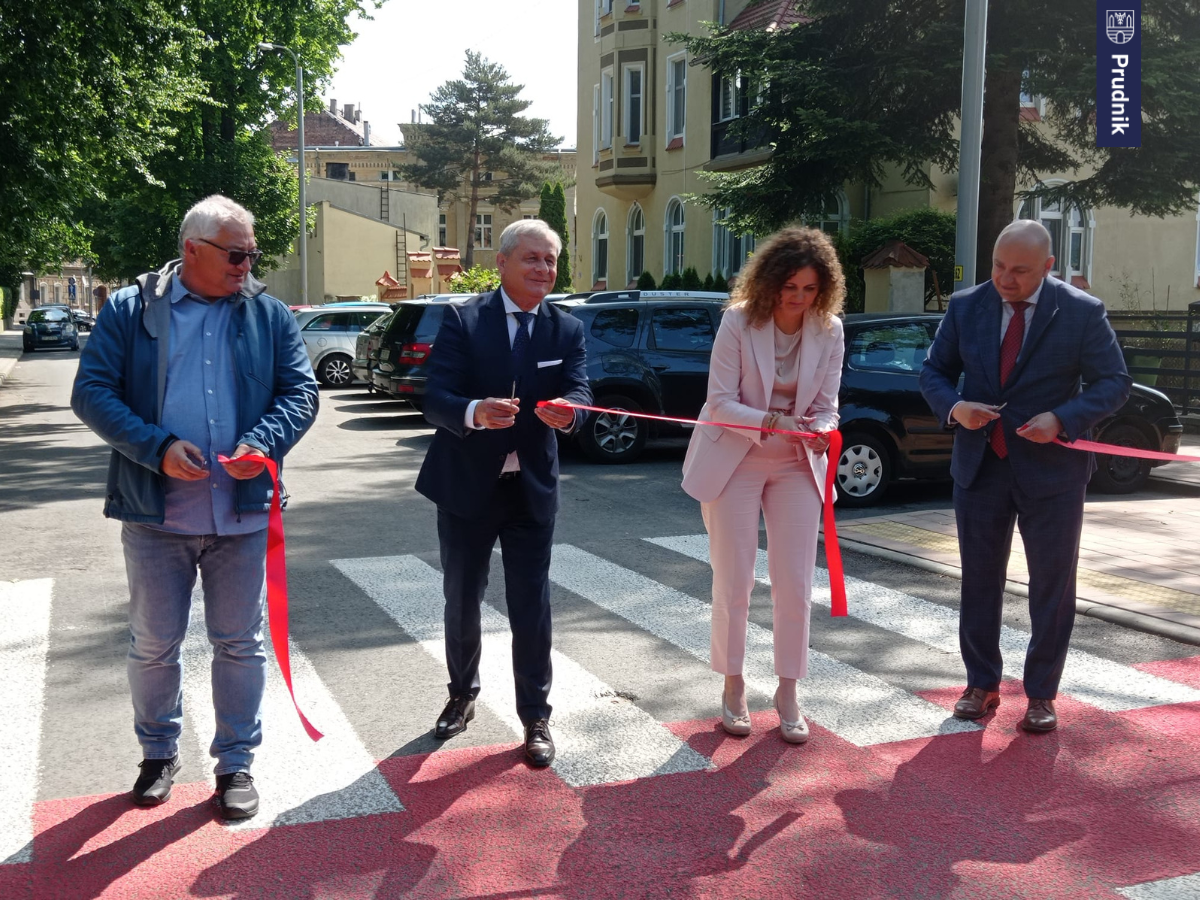 Uroczyste otwarcie wyremontowanej drogi ulicy Szkolnej i Staszica w ...